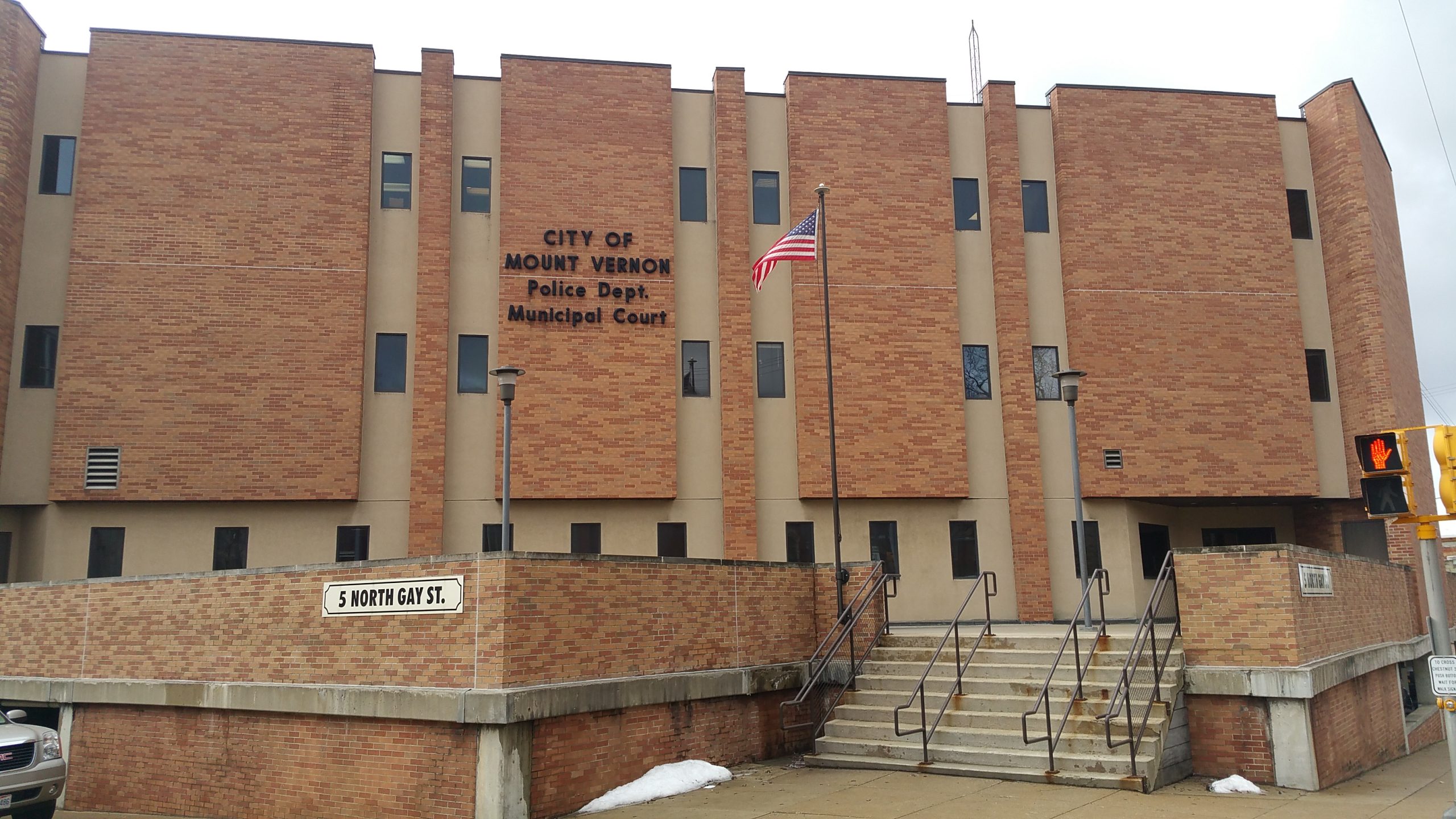 Petty theft charges draw jail sentence and community service hours