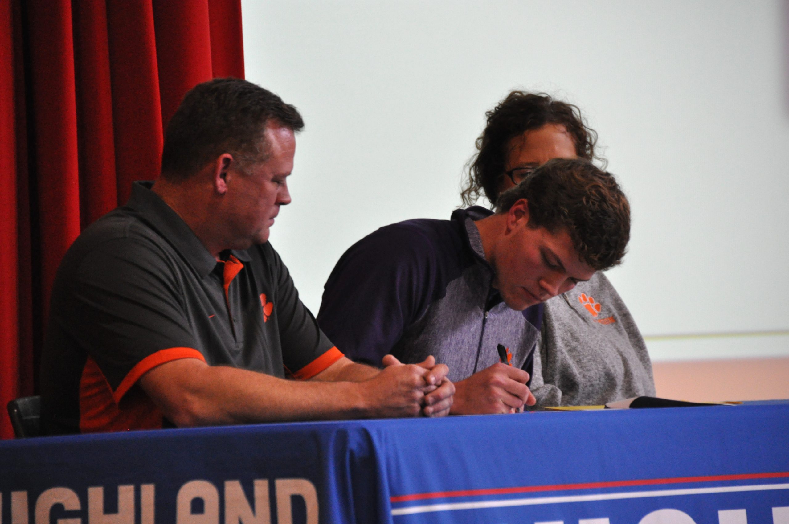 Highland baseball, softball seniors sign to play at next level