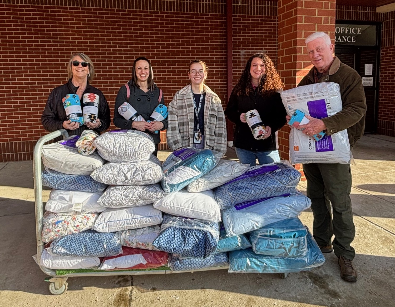 Kiwanis, Exchange & Kenyon College collaborate on pillow drive for East ...