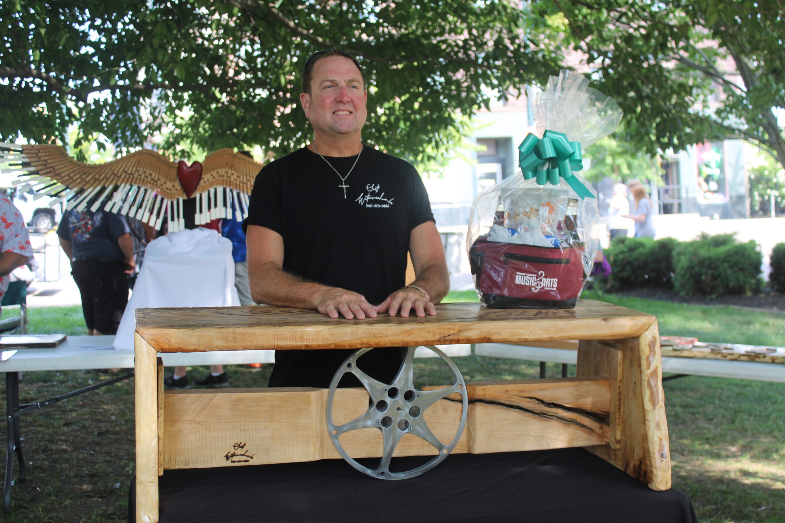 Scott Waters' Knox Theatre Table wins 'Best of the Wood Challenge' at ...