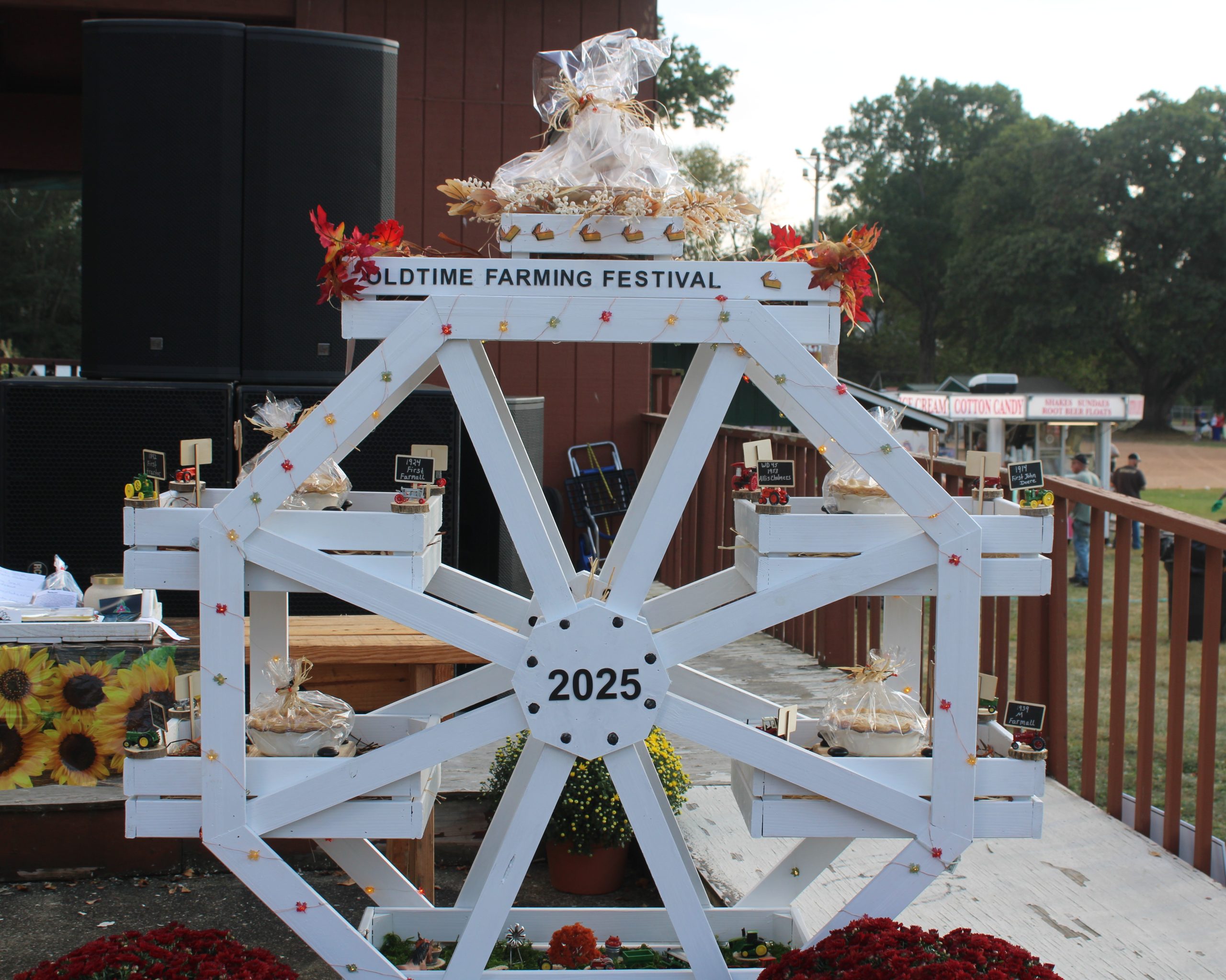 Pie auction brings in $19,225 for Centerburg farming festival