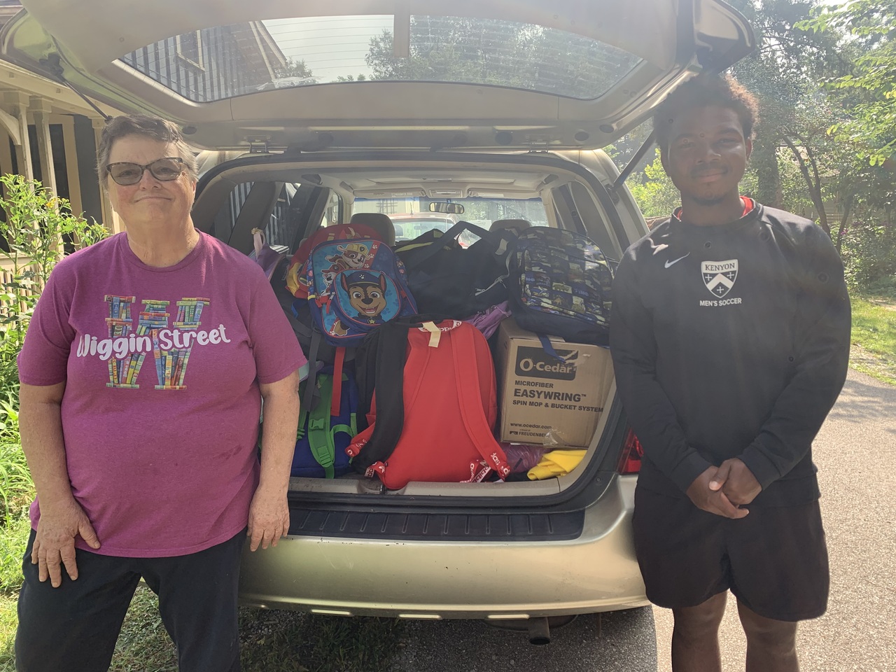 Kenyon College students help Knox County schools